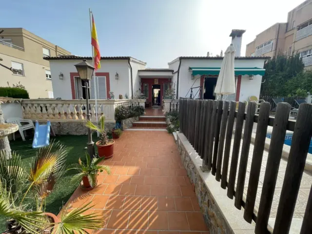 Casa unifamiliar en venta en Son Ferrer en Son Ferrer por 736,000