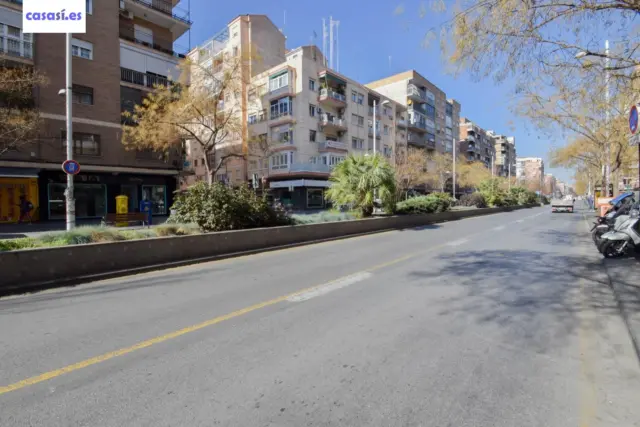 Piso en venta en Camino de Ronda, 98, cerca de Calle Marqués Don ...