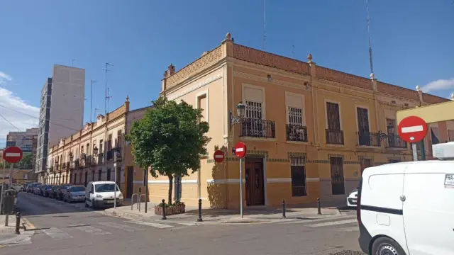 Casa en venta en Torrefiel en Torrefiel por 450,000