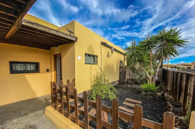 Casa adosada en venta en Isla de Lobos en Isla de Lobos por 210,000 Casa adosada en venta en Isla de Lobos en Isla de Lobos por 210,000