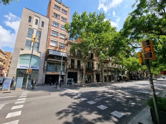 Piso en venta en Carrer de Sants, cerca de Carrer de la Creu Coberta en ...
