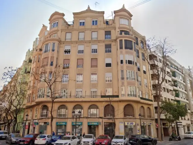 Piso en venta en Carrer de Císcar, 50, cerca de Carrer de la Reina Doña Germana en Gran Via
