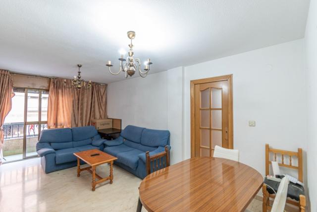 Piso en venta en Recogidas en Camino de Ronda por 250,000