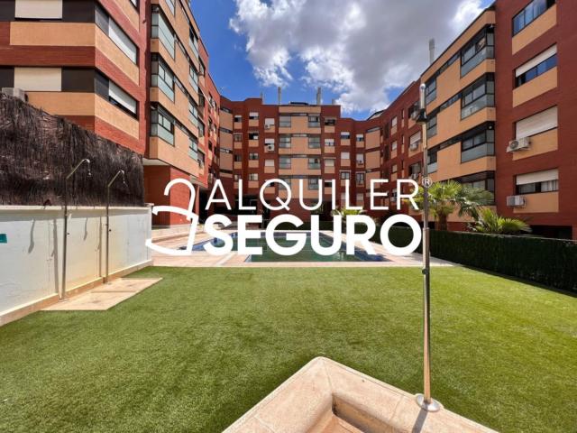 Piso en alquiler en Hortaleza en Pinar del Rey por 990 €/mes