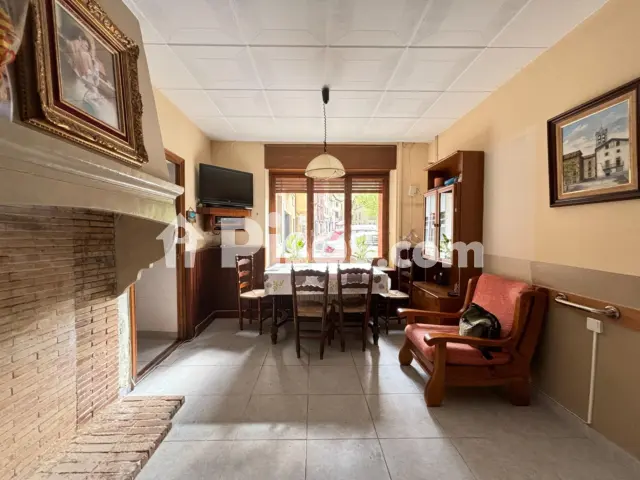 Casa pareada en venta en Plaça del Firal, 25 en Sant Feliu de Pallerols ...