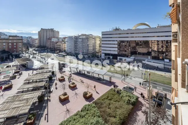 Piso en alquiler en Caleta en Pajaritos-Plaza de Toros por 800 €/mes