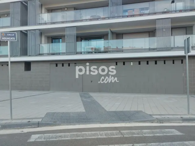 Local comercial en alquiler en El Peral en Las Villas-Covaresa-Parque ...