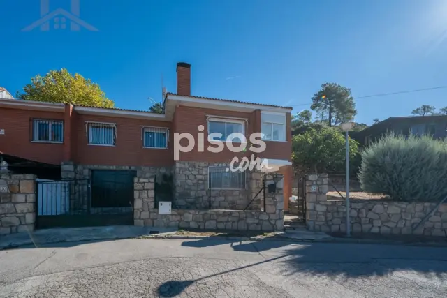 Casa pareada en venta en Calle de Isaac Albéniz en Robledo de Chavela ...