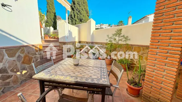 Casa en venta en East Nerja, Zona de Playa, Cerca del Mar, Urbanización, Cerca del Pueblo en ...