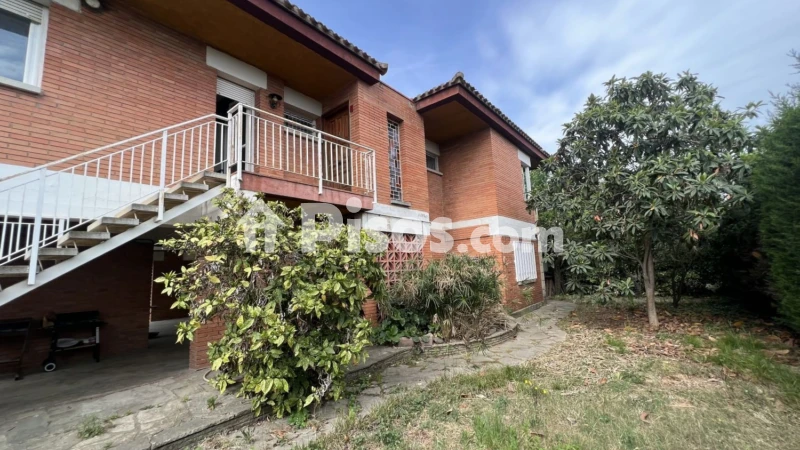 Chalet en venta en Passeig del Nard en Valldoreix por 830,000
