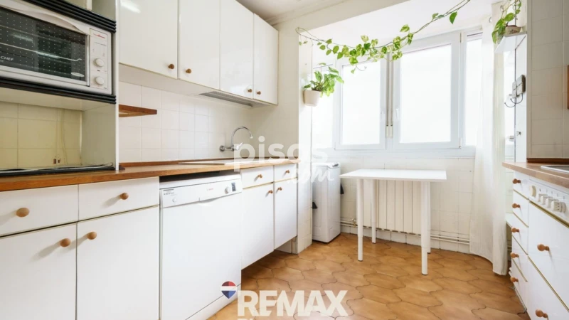 Piso en venta en Plaza del Doctor Marañón, 4 en Hospital-Rondilla-Santa ...