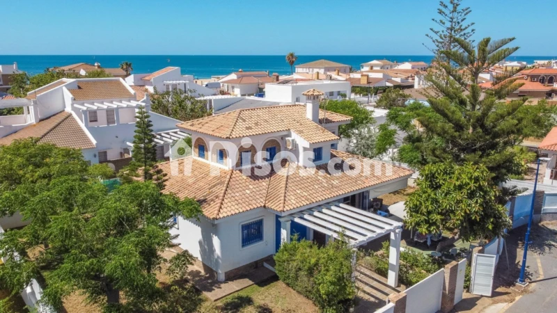 Chalet en venta en Antilla en La Antilla por 525,000