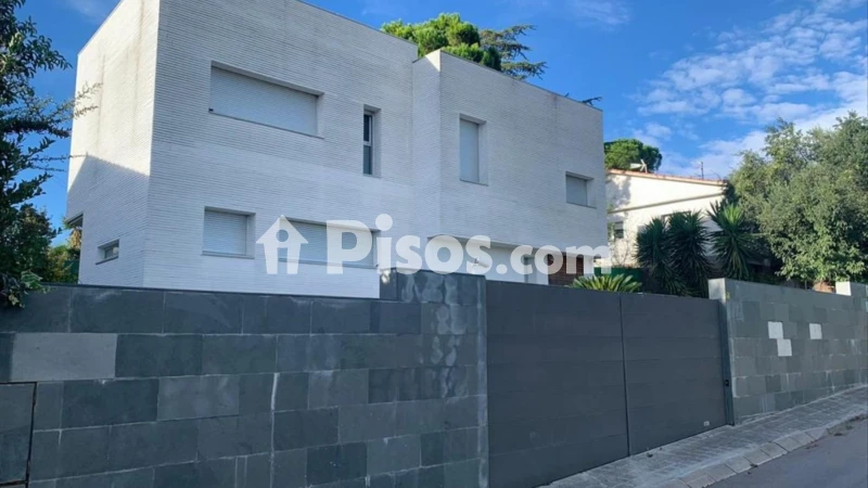 Casa en venta en Carrer de Sant Julià en Castellar del Vallès por 320,000