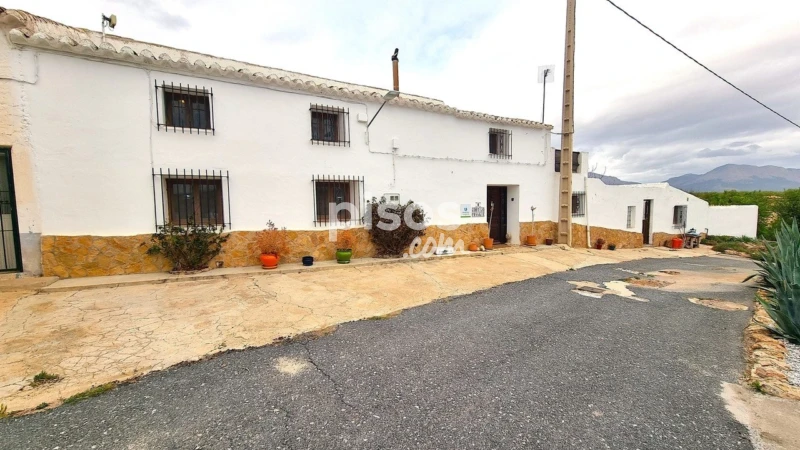 Casa rústica en venta en Chirivel en Chirivel por 349,950