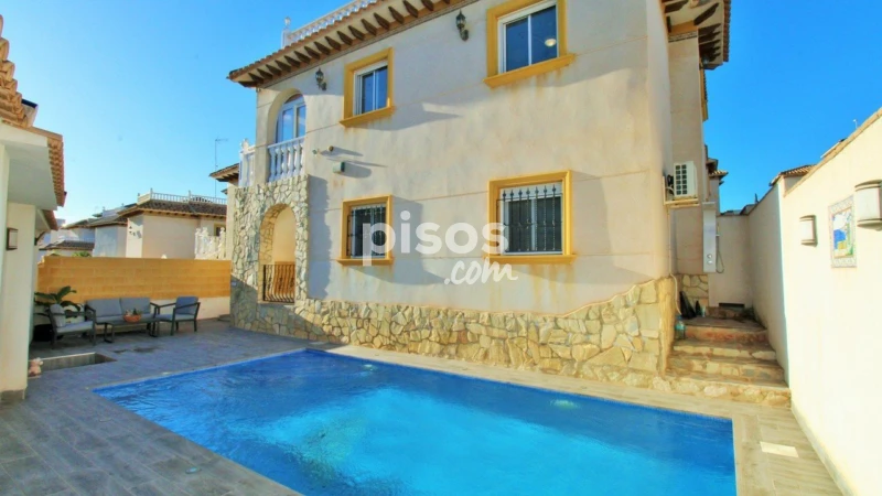 Casa en venta en Playa Flamenca-Las Piscinas en Playa Flamenca-Las ...