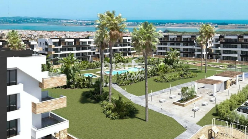 Piso en venta en Torrevieja en Torrevieja por 299.000