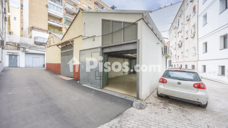 Local comercial en venta en Calle de Feijoo en Trafalgar por 480.000