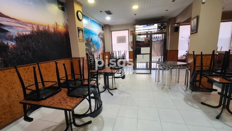 Local comercial en alquiler en Calle del Soto en Hospital-Rondilla ...