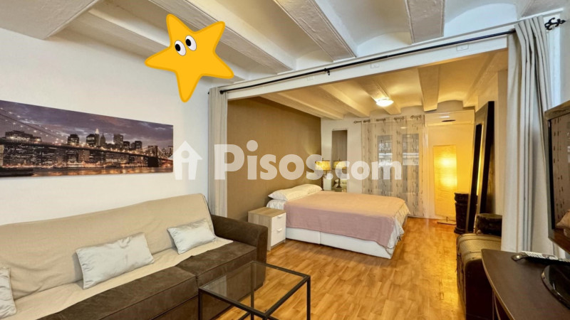 Piso en venta en Carrer de la Junta de Comerç en El Raval por 235,000