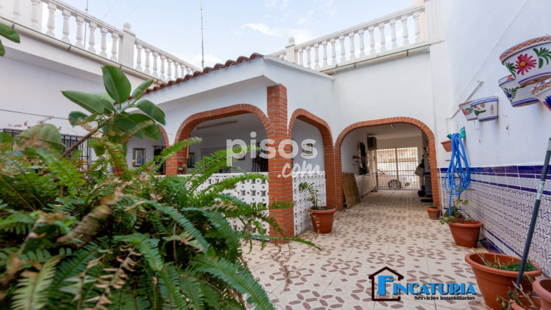 Casa en venta en Riba-Roja de Túria en Riba-roja de Túria por 255,000
