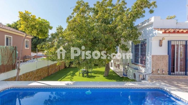 Chalet en alquiler en Los Monteros en Río Real por 2,500 €/mes