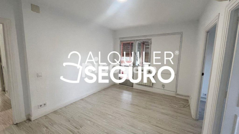 Piso en alquiler en Puente de Vallecas en Palomeras Bajas por 950 €/mes