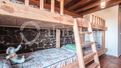 Casa rústica en venta en Barrio de Santa María de Cayón, cerca de ...