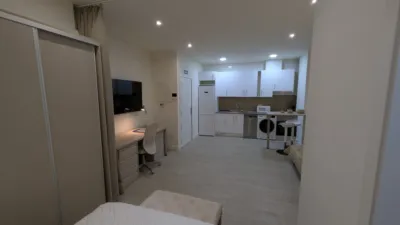 Piso en venta en Calle de la Infanta Mercedes, cerca de Calle Marqués ...