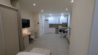 Piso en venta en Calle de la Infanta Mercedes, cerca de Calle Marqués ...