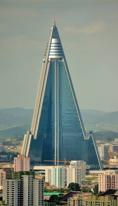 Edificios con forma de pirámide: 9 ejemplos que te encantarán - pisosblog - pisos.com