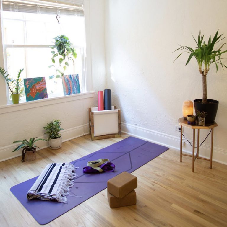 Rincones de tu casa para practicar yoga y relajarte