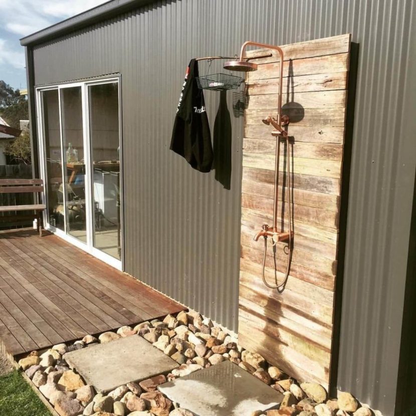 Duchas de piscina. Cómo escoger el modelo perfecto