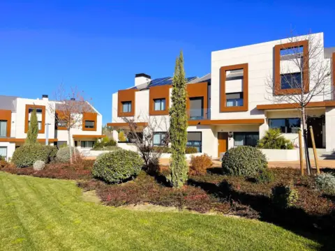 Casas adosadas en El Olivar de Mirabal, Boadilla del Monte - pisos.com