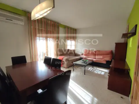 Pisos y apartamentos en Lucena - pisos.com