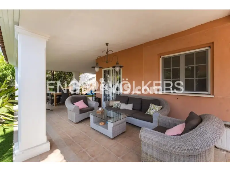 Casa en alquiler en Calle Eresma en Riba-roja de Túria por 2.500 €/mes