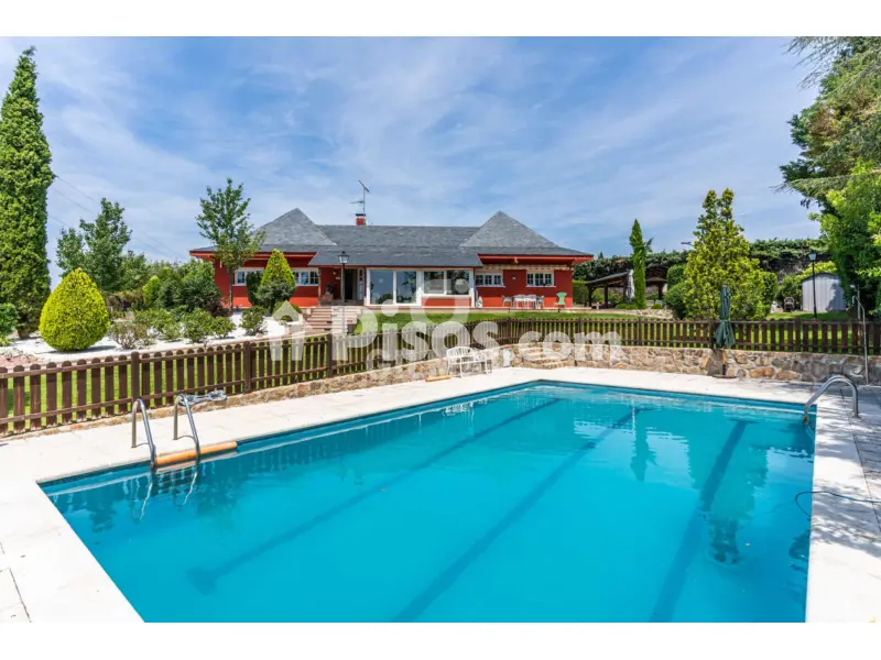 Chalet en alquiler en Parque Boadilla en El Olivar de Mirabal por 4.600 ...