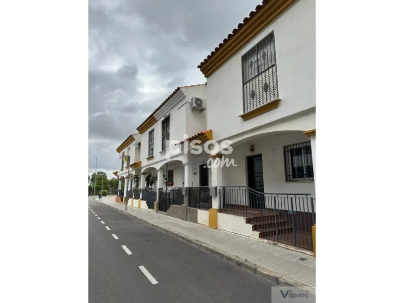 Casa en venta en Calle Andres Carrasco Reboll en La Algaba por 170,000