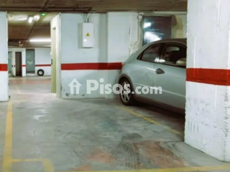 Garaje en alquiler en La Trinidad-Mármoles-Perchel Norte en La Trinidad ...