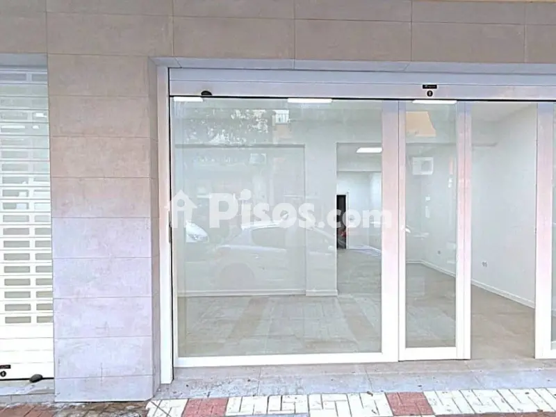 Local comercial en alquiler en La Trinidad-Mármoles-Perchel Norte en La ...