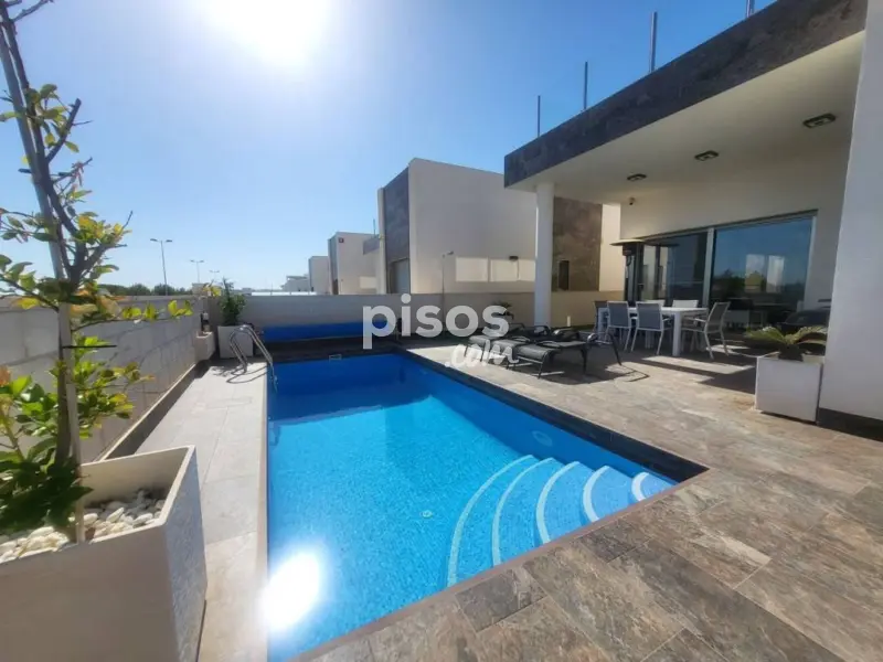 Chalet en venta en Orihuela en Orihuela por 400.000