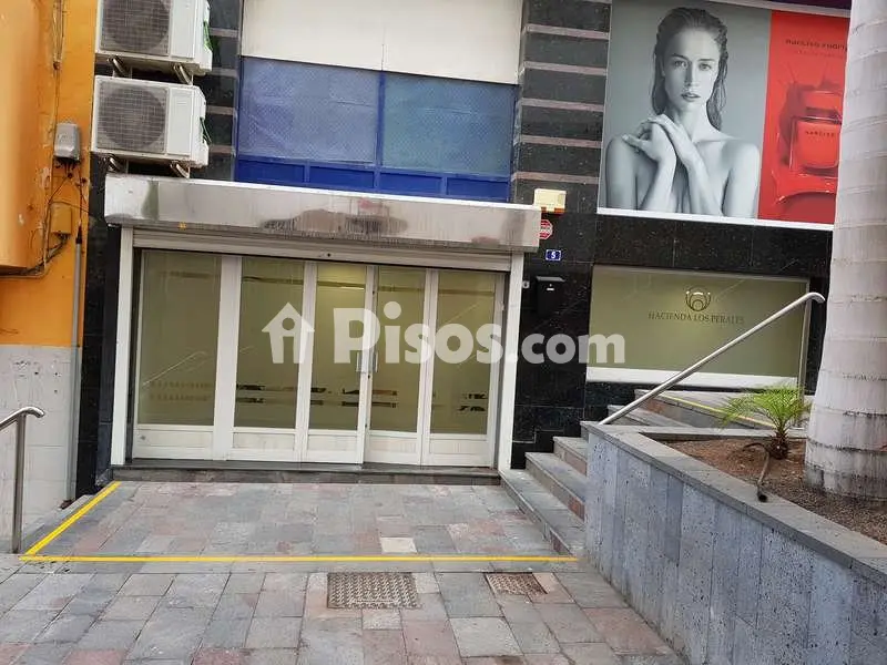 Local comercial en venta en los Cristianos en Los Cristianos por 441.000