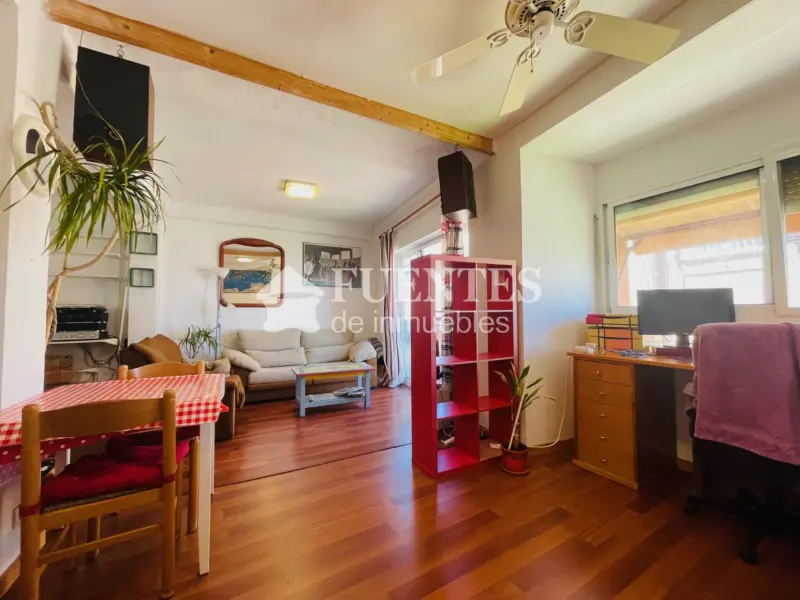 Piso en venta en Calle de Tabarca en Carolinas por 83,000