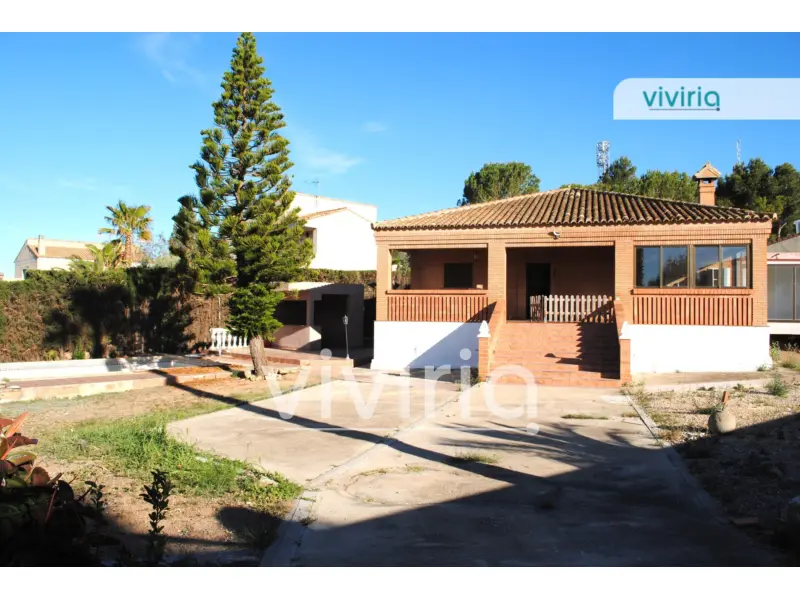 Chalet en venta en Carrer de Altury en Turís por 280,000